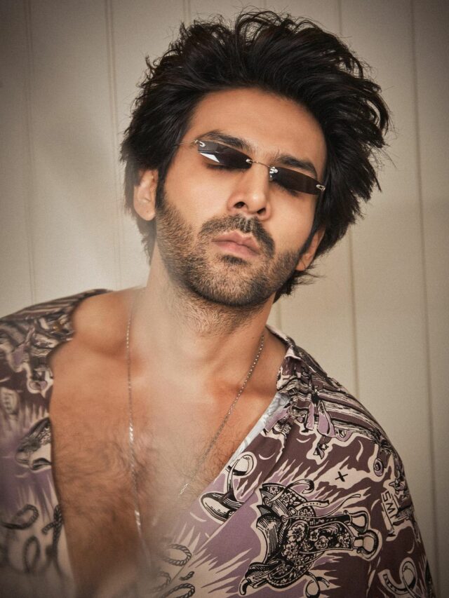 Step up your style game with Kartik Aaryan's trendy sunglasses Step up your style game with Kartik Aaryan's trendy sunglasses